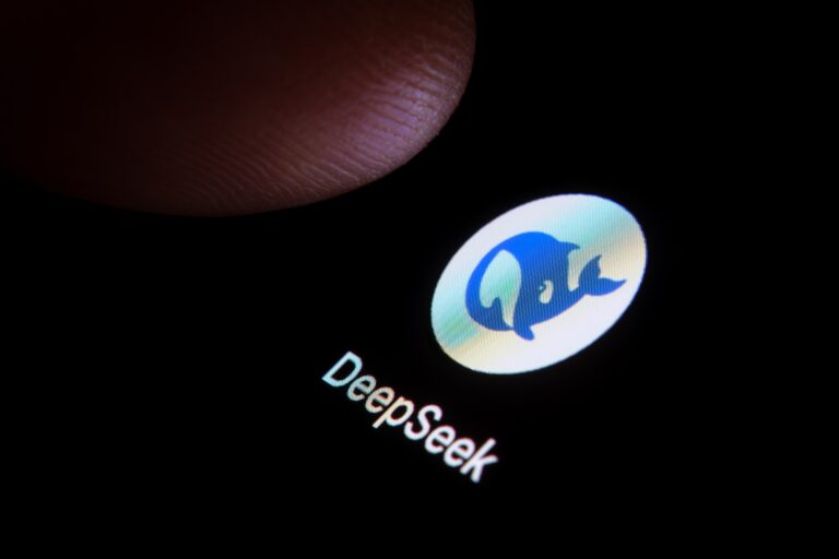 China’s AI Apps See User Decline Amid Fierce Competition - Parameter