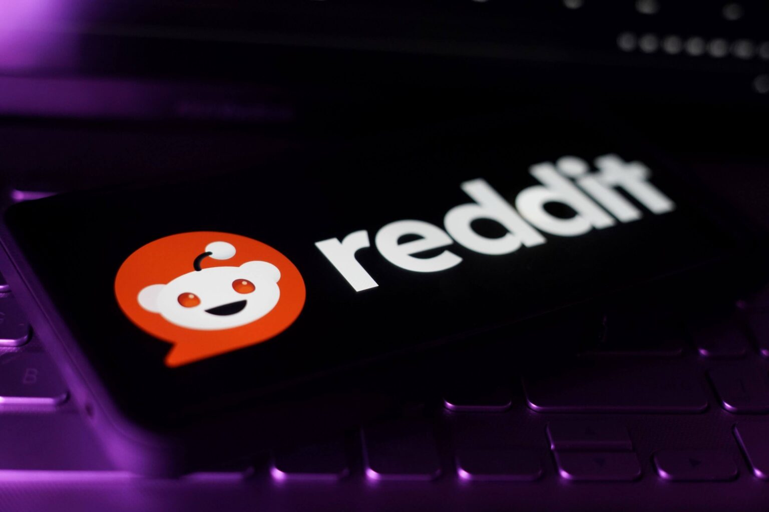 Reddit (RDDT) Stock: Rallies on 75% Ad Revenue Jump and User Growth ...