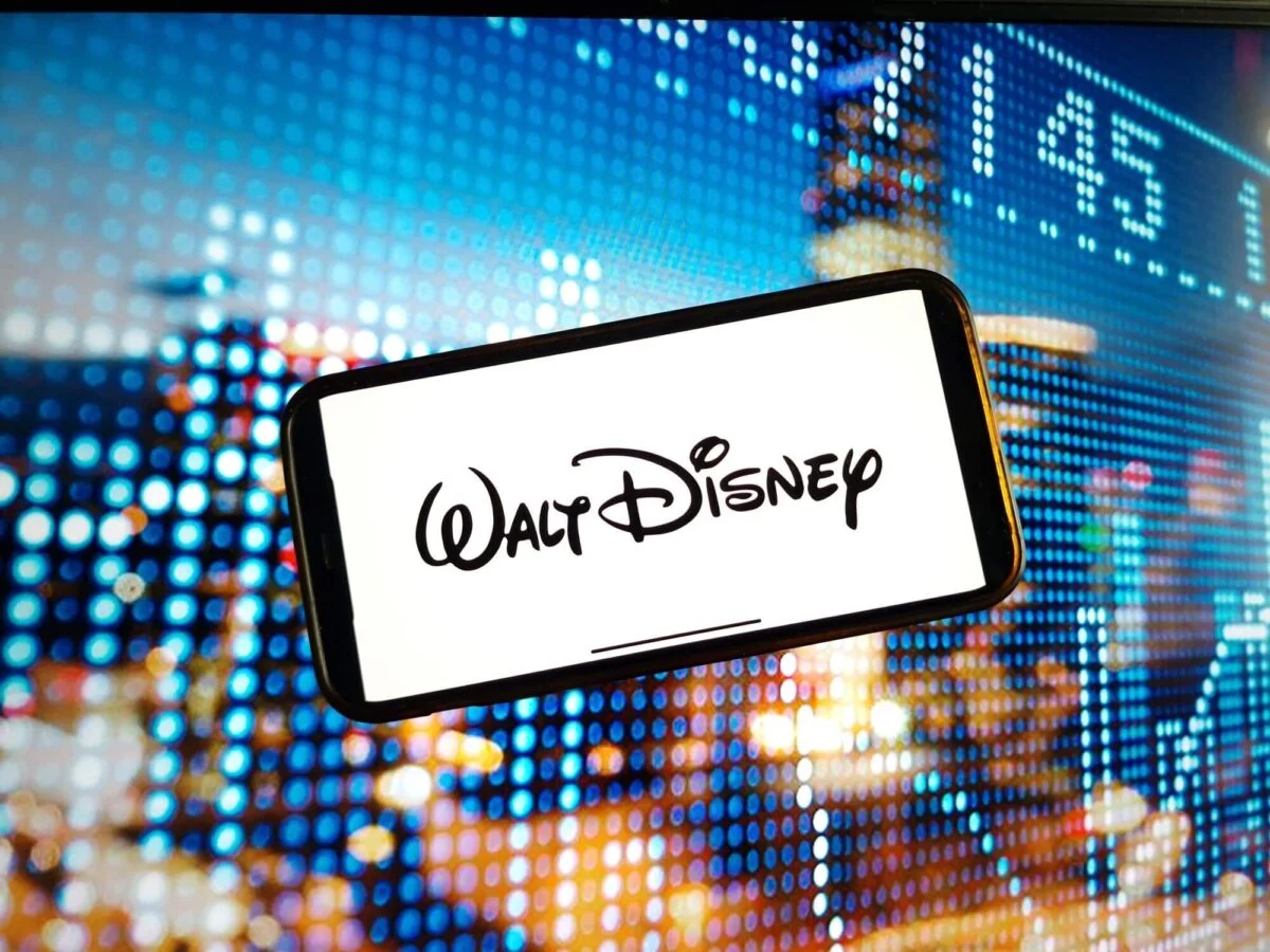 Disney (DIS) Stock: Dips Amid Streaming Strategy and Macro Uncertainty ...