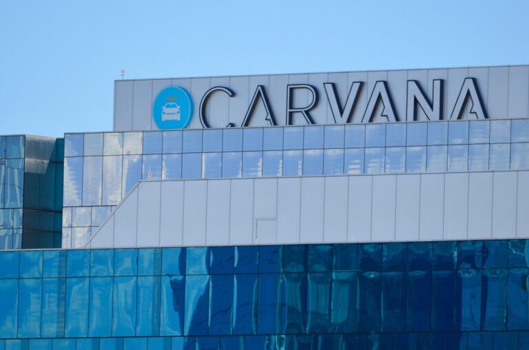 Carvana (CVNA) Stock: Insider Selling and Overbought Signals Temper ...