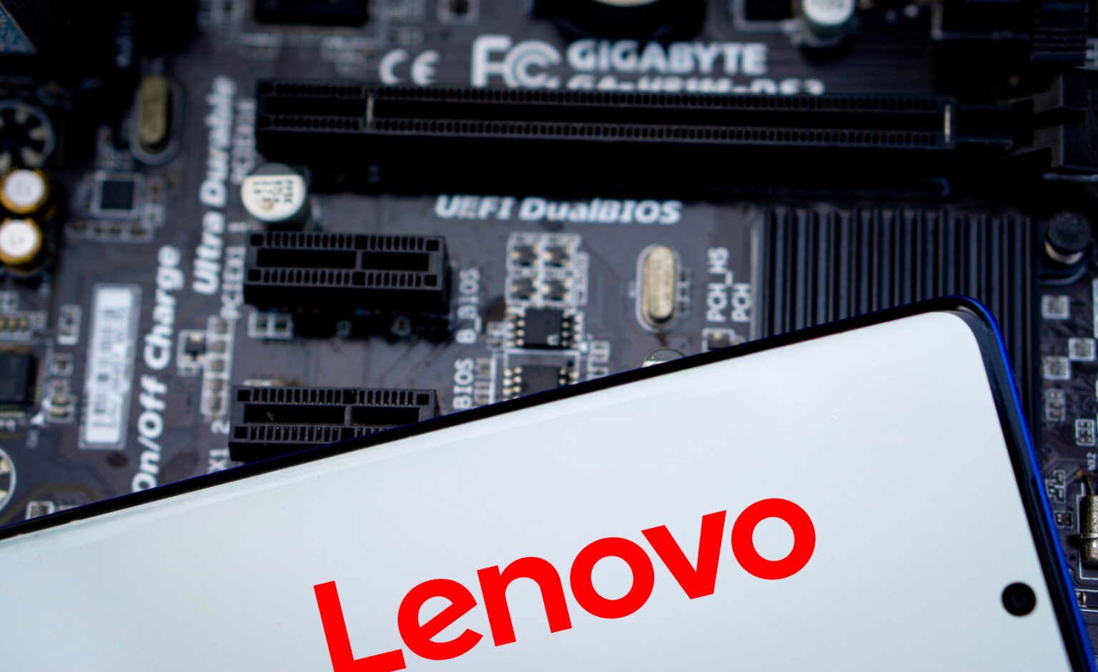 Lenovo Stockpiles Memory Chips as AI Boom Strains Supply Chains - Parameter