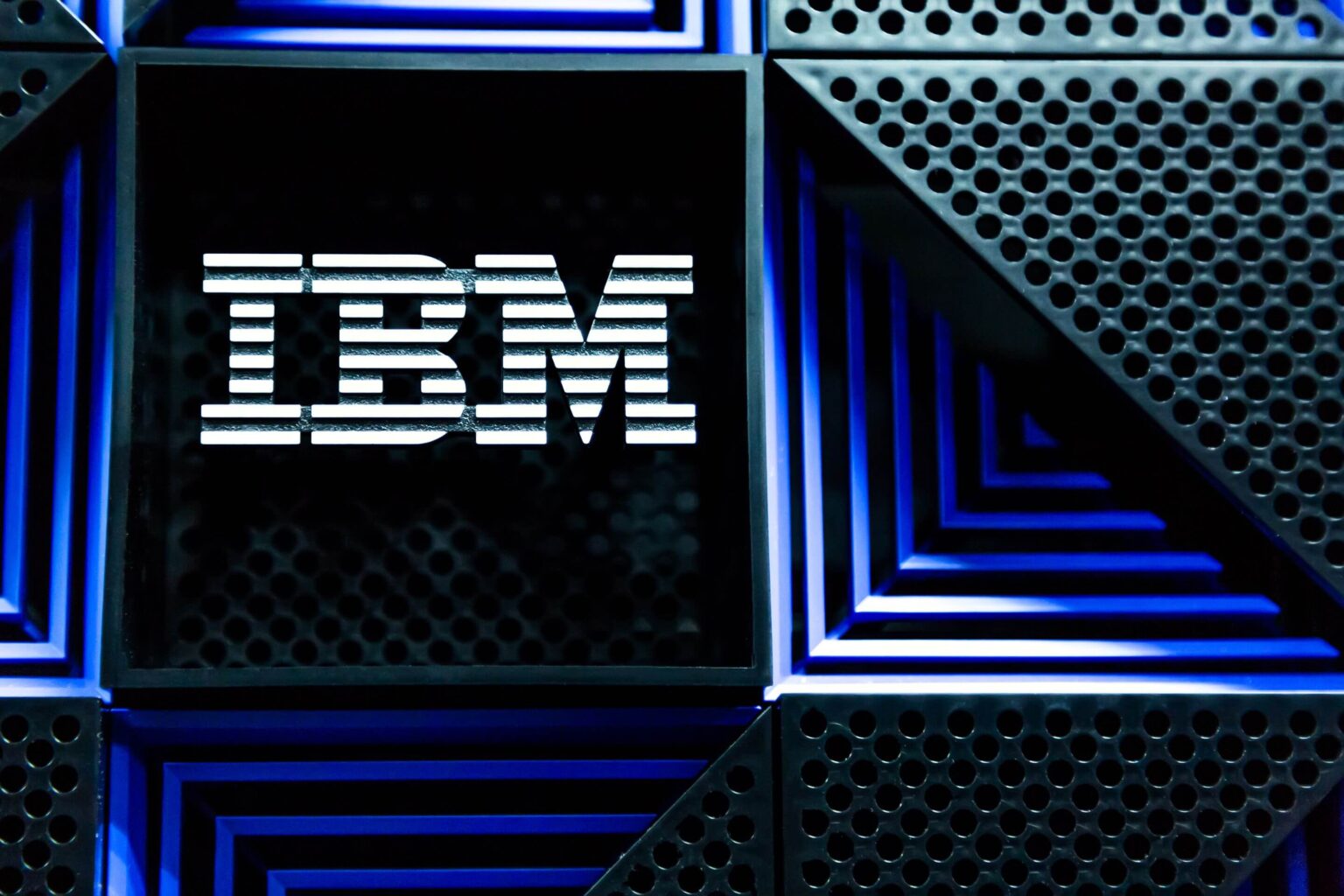 IBM (IBM) Stock: Falls Despite Strong AI Pipeline Ahead of Confluent ...