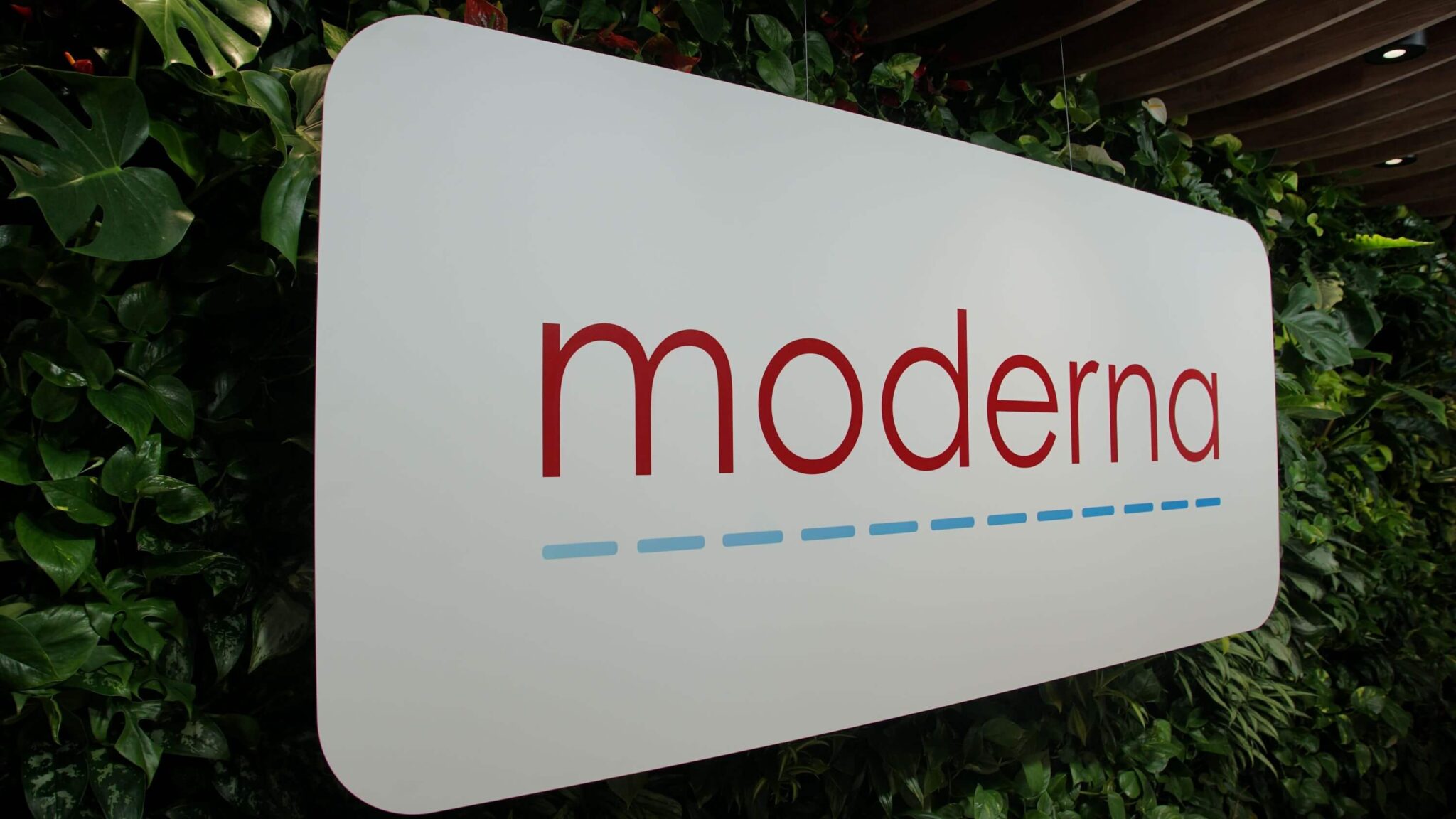 Moderna (MRNA) Stock: Hits 52-Week High on Cancer Vaccine Data - Parameter