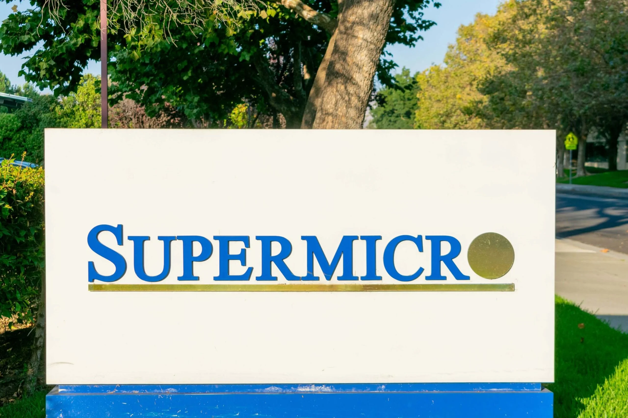 Super Micro Computer (SMCI) Stock Unveils NVIDIA RTX PRO Blackwell ...