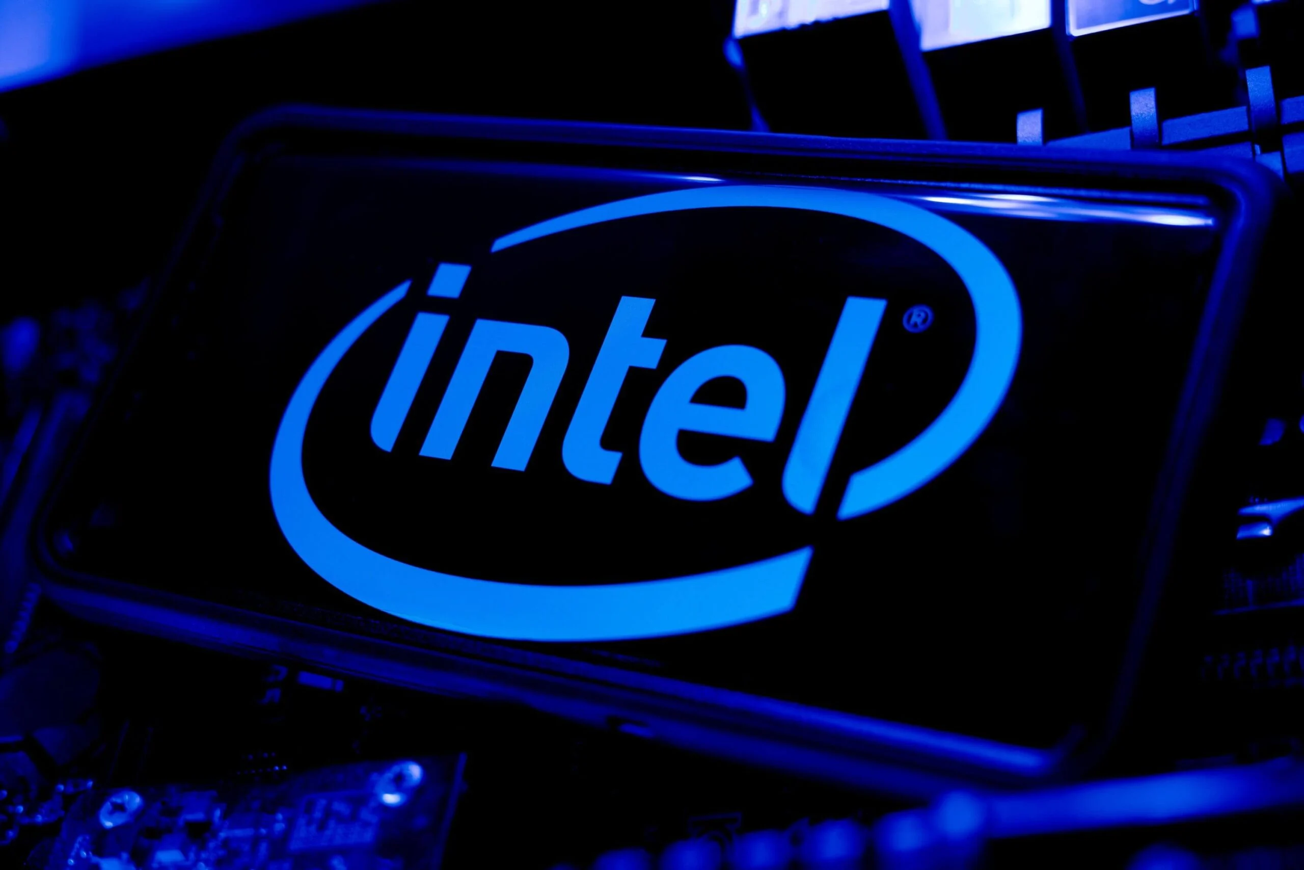 Intel (INTC) Stock: AI Chip Demand Fuels Gains Despite Foundry Risks ...